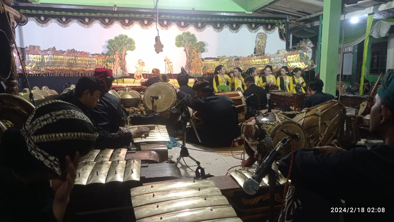 Dusun Gebang Desa Gisik Cemandi Menggelar Wayang Kulit di Acara Sedekah ...